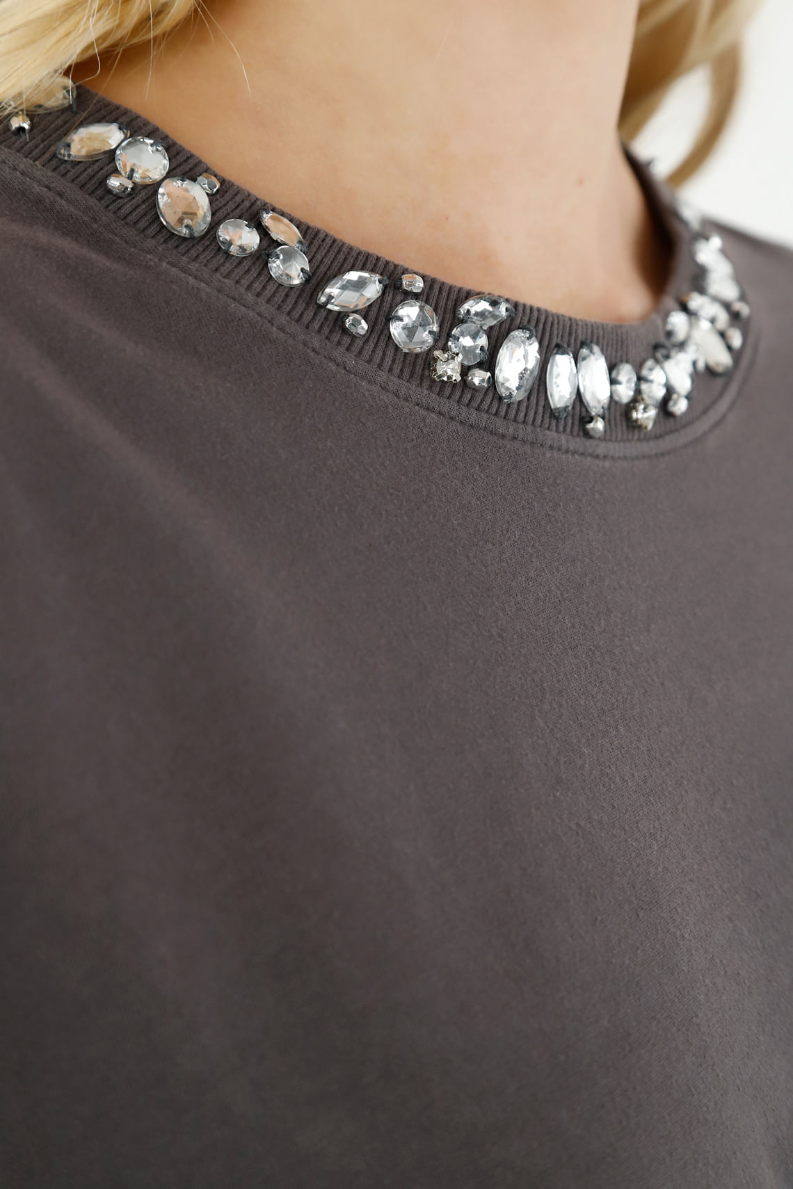 Camiseta con piedras decorativas gris para mujer - Agaval