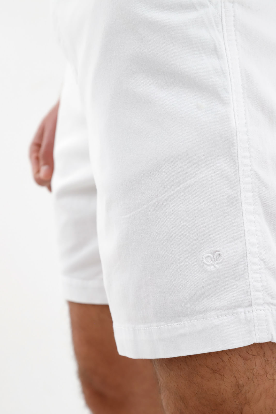 Bermuda Blanca Con Pretina Elástica Para Hombre Agaval