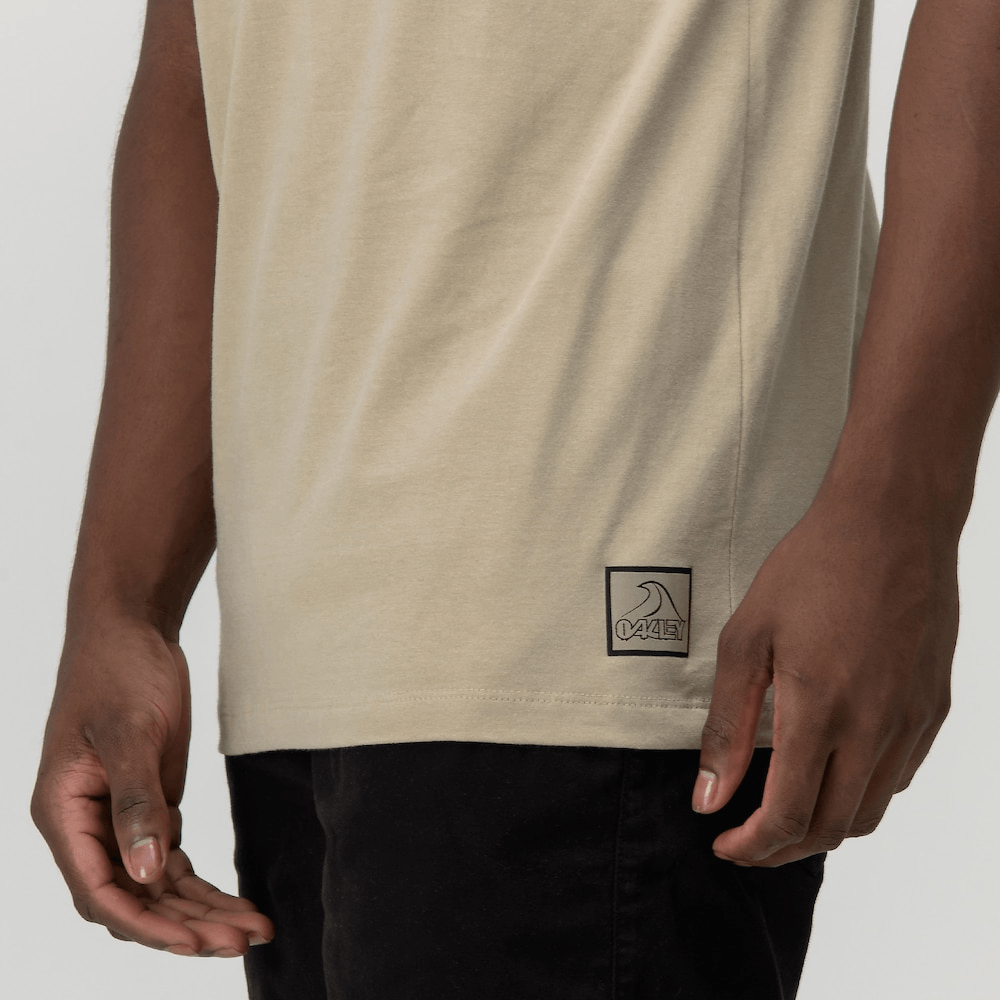 CAMISETA OAKLEY HUMUS LOGO - Agaval
